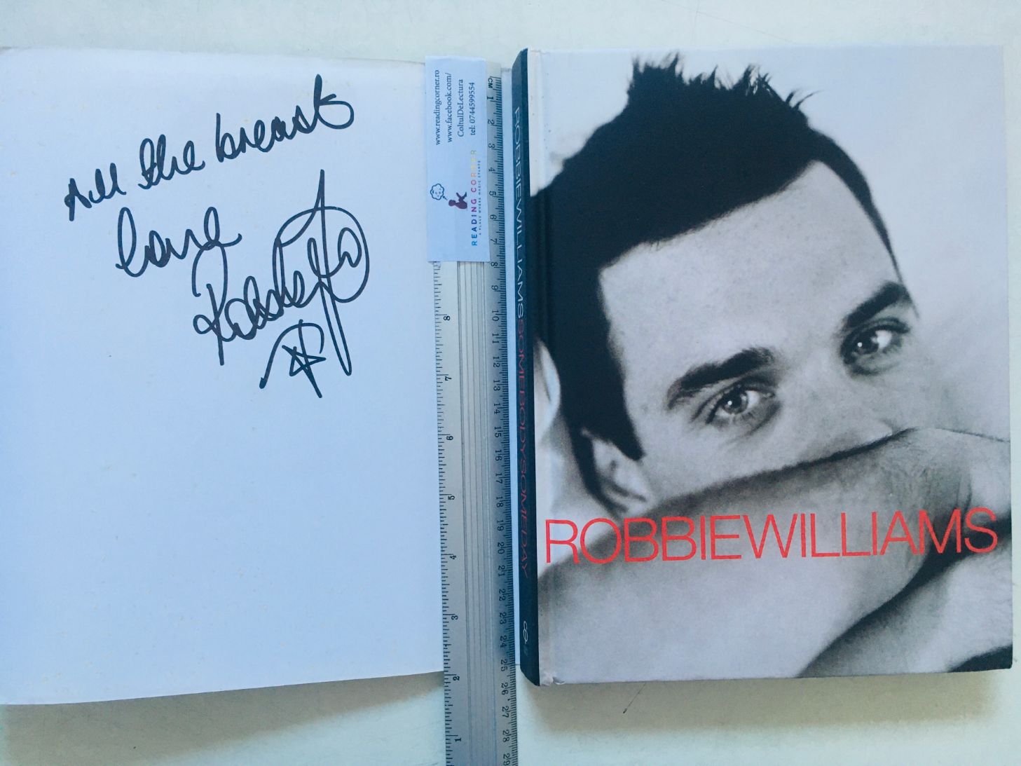 Robbie Williams - cu autograf original • ReadingCorner.ro