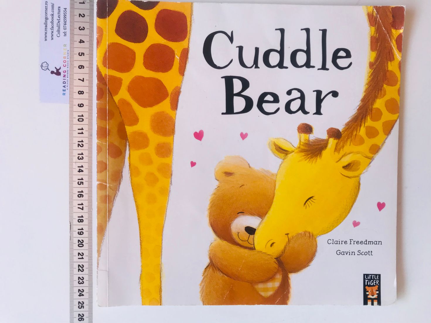 Cuddle Bear • ReadingCorner.ro
