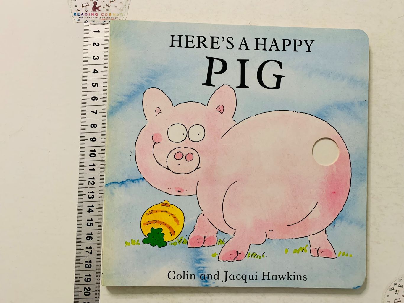 Here's a Happy Pig • ReadingCorner.ro